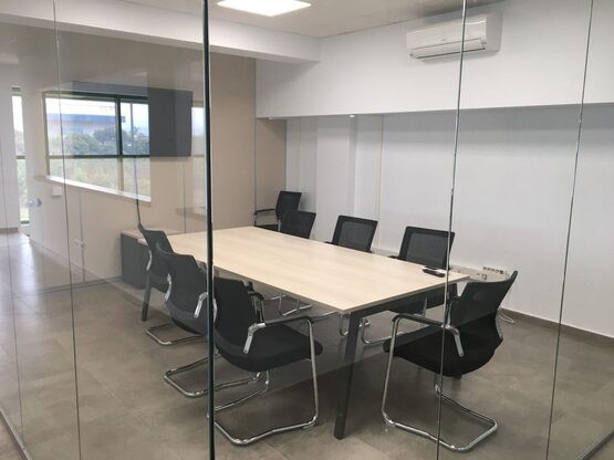 Mamparas de oficina de cristal en Málaga | Mecablas